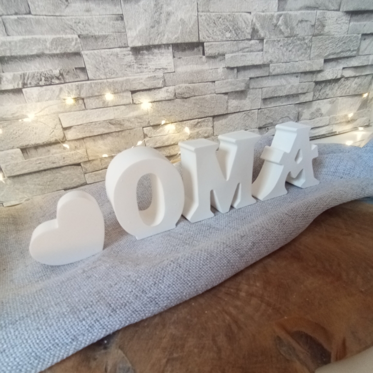 Oma Schriftzug: Persönliches Geschenk mit Liebe gestaltet